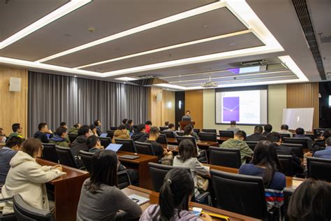 中国科学院物理研究所孟胜教授来研究中心进行学术交流与访问