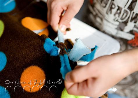 No Sew Double Sided Fleece Blanket Tutorial