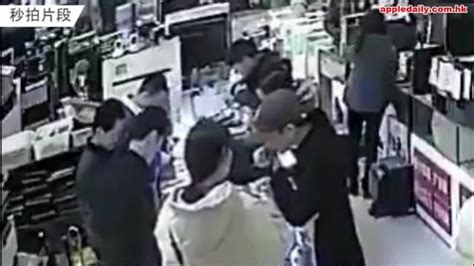 【太可怕了】男子咬iphone電池測真假，沒想到當場爆炸！網友：傻的嗎？內含視頻 Peekme