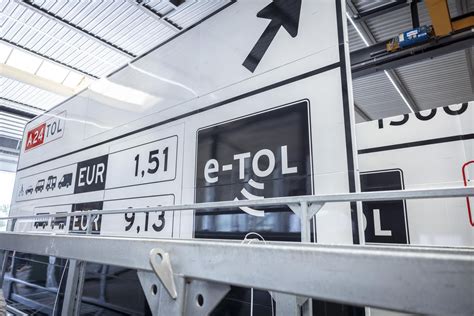 Eerste Elektronische Tolweg Opent Met Nieuwe Verkeersborden Transport