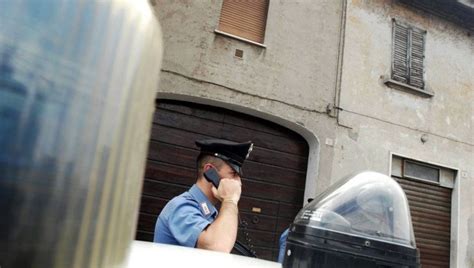 Cecina Tenta Di Uccidere La Moglie Con Una Coltellata Arrestato La