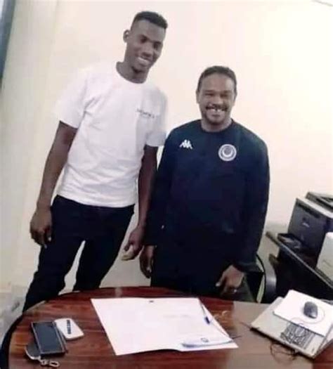 الهلال يتعاقد مع حارس المنتخب الوطني الرؤية نيوز