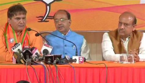 Rebel Aap Mla Devinder Kumar Sehrawat Joins Bjp General Elections