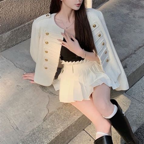 데일리언니 라운드넥 금장버튼 자켓 오피스룩 예쁜 코디 데일리 데이트 캐주얼 가을 봄 겨울 점퍼 재킷 세미 정장 러블리