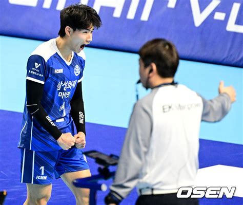 포효하는 김우진