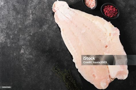 Pangasius Fagyasztott Filé Fehér Hal Harcsa Nyers Filéje Pangasius Fűszerekkel Fekete Háttér
