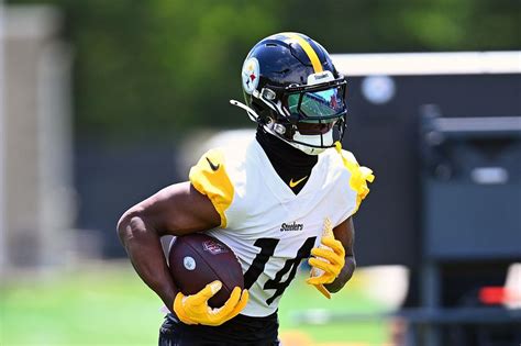 Steelers Wr Coach Zach Azzanni Is Going To Push George Pickens Behind