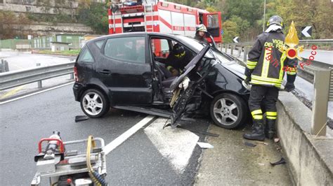 Incidente Vicino Galleria Sulla Strada Per Lamezia Una Ragazza E Una