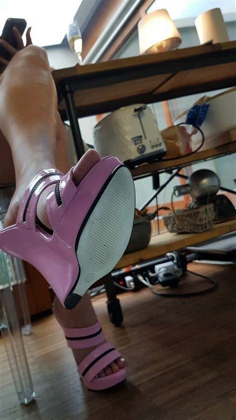 Pin De Hans Jürgen Salenga En Nylons Fersen Zapatillas De Tacón