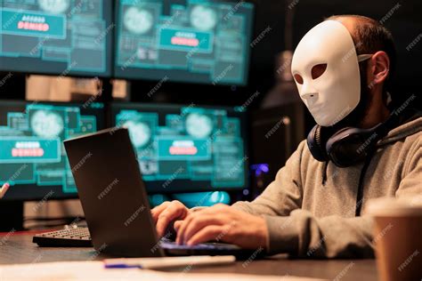 Cyberterrorysta W Masce Hakującej Serwery Baz Danych Haker Z Maską
