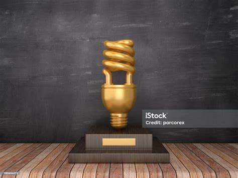 나무 바닥에 전구와 트로피 칠판 배경 3d 렌더링 1위에 대한 스톡 사진 및 기타 이미지 1위 3차원 형태 가정의 방
