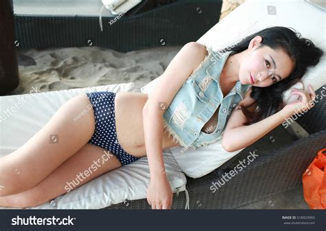 Hot Sexy Collage Girl Beach Naked Photo