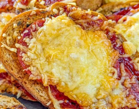 Pizza On Garlic Bread Findatorr