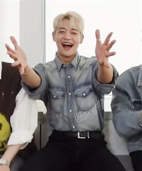 Pin De Shiny Buddy Em Choi Min Ho Shinee