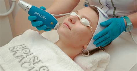 Uae 건강 건강 관리 기기 기술 누워 있는 눈 보호 럭셔리 럭셔리한 미용 스파 미용 절차 미용 치료 미용사 미용실 뷰티 테라피 서비스 손