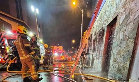 Video Incendio de gran magnitud se presentó en el centro de Medellín Infobae