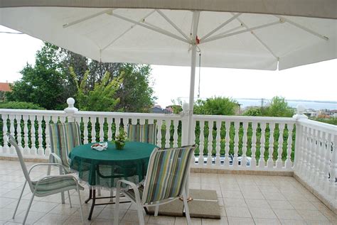 Свети Влас Къща с четири спални и морска гледка гараж камина Четириетажна и по голяма 250 кв