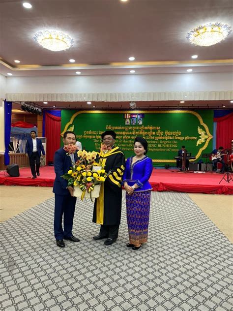 លោក ឌី ពៅ ផ្ញើរសារអបអរសាទរ ឯកឧត្តម នាយឧត្តមសេនីយ៍ កិត្តិបណ្ឌិត ហ៊ីង ប៊ុនហៀង ទទួលបានសញ្ញាបត្រ