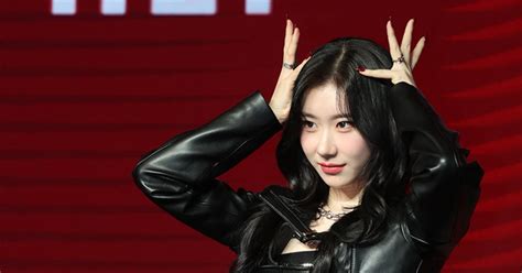 포토 있지 채령 왕관쓰고 컴백