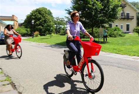 More Protected Bike Lanes More Women Cyclists New Study Shows Rladycyclists