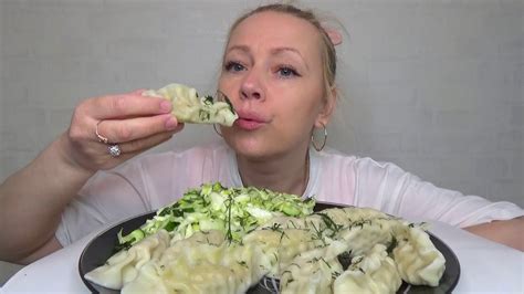 МУКБАНГ ДАМПЛИНГИ КОРОЛЕВСКИЕ С КУРИЦЕЙ И ОВОЩАМИ/Mukbang еда на камеру ...