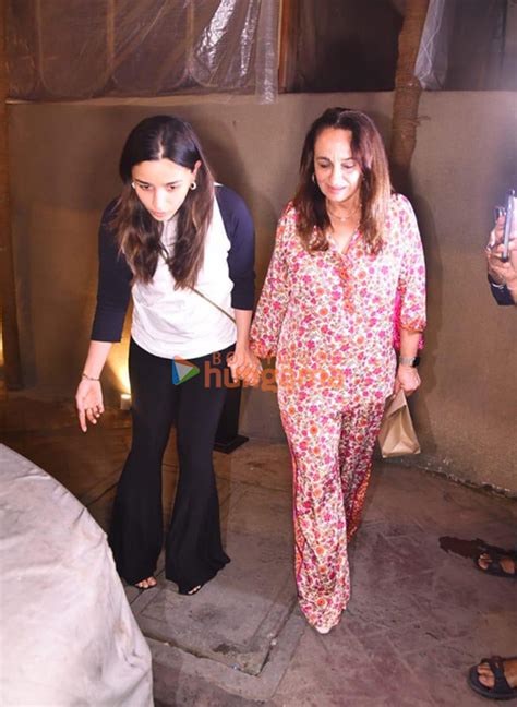 Photos Alia Bhatt Soni Razdan And Shaheen Bhatt Snapped In Bandra 3