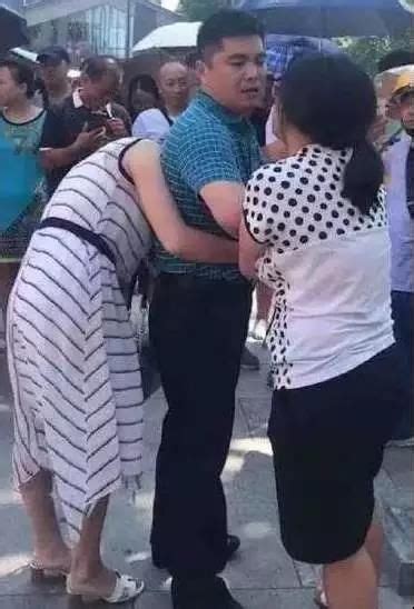 原配像狗一样伺候小三小说小三骑原配扇耳光 随意云