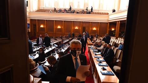 Парламентът създаде комисия за разследване на действията на държавата
