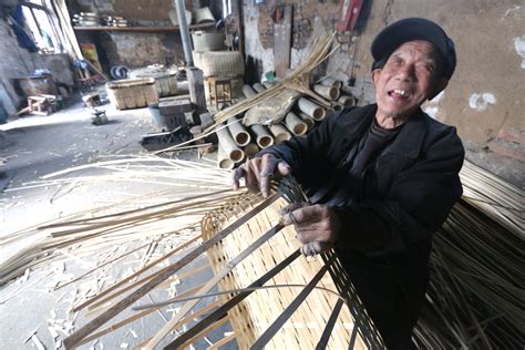 老人竹编60余年手指变形 开作坊为老人谋“营生” 搜狐大视野 搜狐新闻