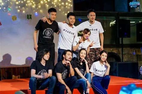 明星也有同學會！袁姍姍遇到大學男閨蜜，韓雪被吐槽高冷 每日頭條