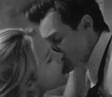 Harry Styles Kissing S