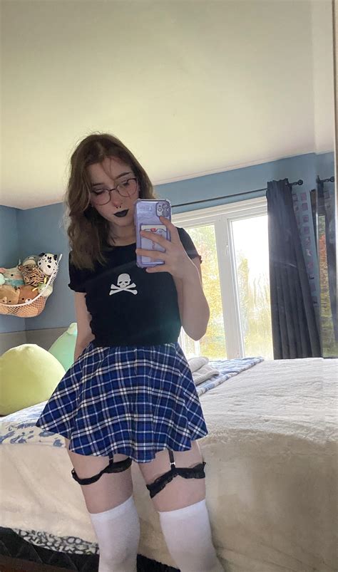 Who Likes Short Skirts 🥺🥺 Scrolller