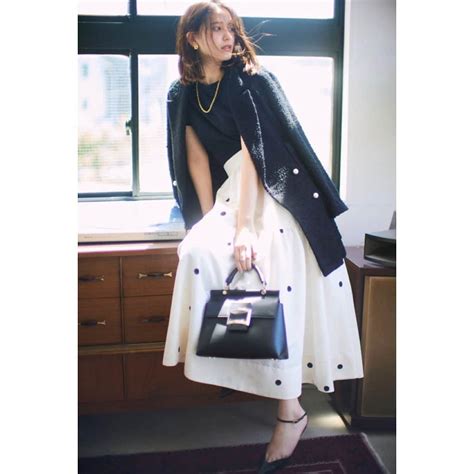 山崎紘菜さんのインスタグラム写真 山崎紘菜instagram「🌞 Classymaginsta 10月号、発売中なのれすっ