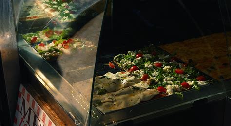 Schlemme römische Pizza in der Antico Forno Rosciala Reisevergnügen