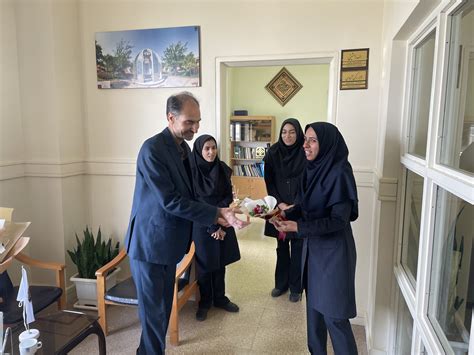 به مناسبت روز روابط عمومی و ارتباطات صورت گرفت؛ تقدیر رئیس دانشگاه حکیم