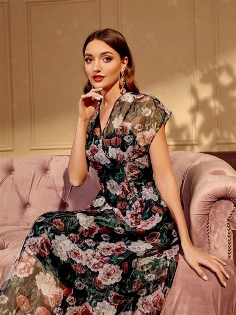 SHEIN Modely Vestido escote V de manga murciélago con estampado floral de malla Mode de Mujer