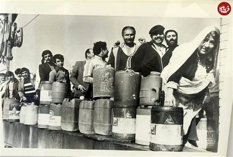 4 عکس نوستالژیک و دیده نشده از حضور مردم در صف نفت؛ زمستان 1357