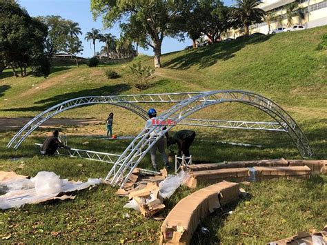 aluminum quick stage with semi circle truss design for outdoor event