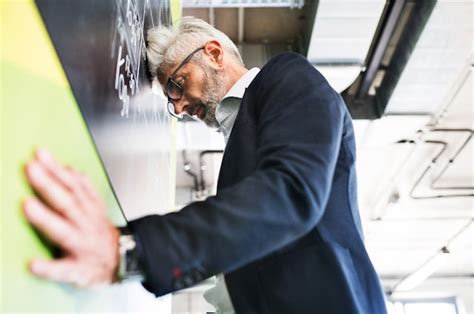 People Struggling With Work Addiction Feel Unwell Even When They Are