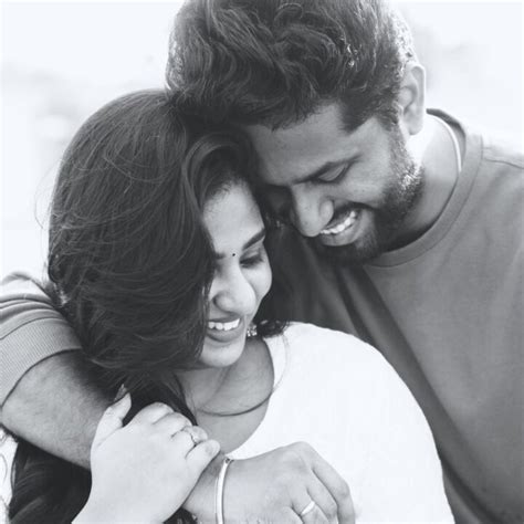 சன் டிவி நடிகையுடன் காதலில் விழுந்த வித்யா நம்பர் 1 சீரியல் நடிகர்