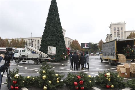 რუსთავში შობა ახალი წლის ღონისძიებებისთვის მზადება მიმდინარეობს Kvira Ge