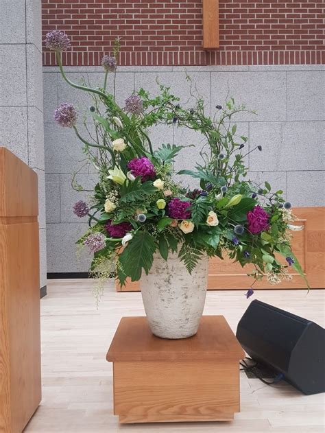 Beautiful Flower Arrangements에 있는 Athena Cheuk님의 핀 S자형 꽃꽂이 간단한 꽃꽂이