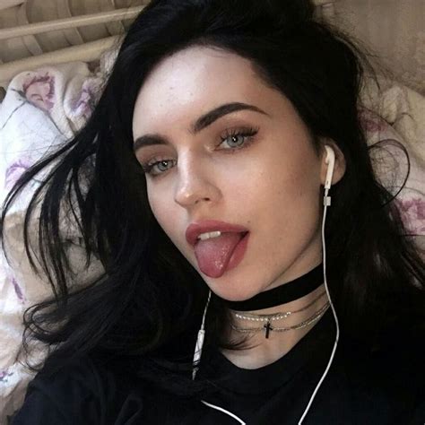 𝐓𝐢𝐭𝐚𝐧𝐢𝐚𝐡 Hair Pale Skin Black Hair Pale Skin Blue Black Hair