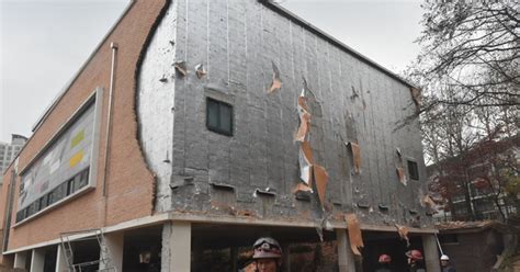 고덕동의 한 초등학교 체육관 건물 외장벽돌 무너져