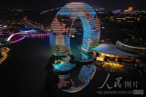 浙江湖州：“点亮”儿童日 人民图片网