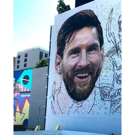Quién Es El Del Medio” El Autor Del Mural De Lionel Messi Y El Papa