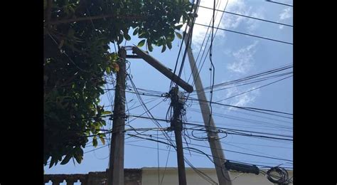 Poste a punto de caer pone en riesgo a vecinos de Coyoacán
