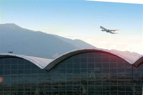 機場三跑啟動 奠定國際航空樞紐 港力建「機場城市」 各界迎機遇 新浪香港