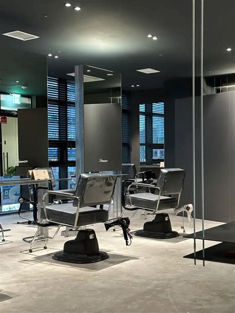 시크한 블랙톤 모던 미니멀 30평 남성 헤어샵 인테리어 부천 중동