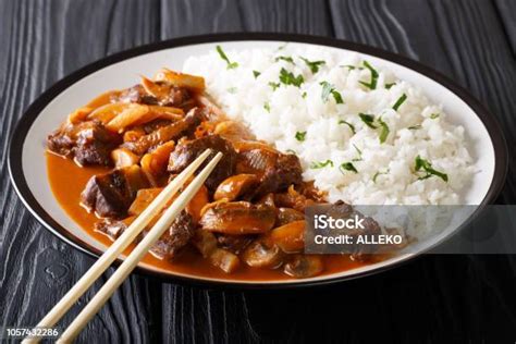 일본 전통 음식 하 야 시 쇠고기 양파와 매운 소스 그리고 쌀 클로즈업에 버섯 가로 0명에 대한 스톡 사진 및 기타 이미지